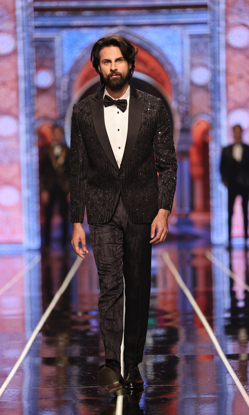 BCW 69 Black Mirror Tuxedo – Edge Republic