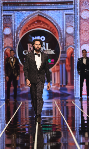 BCW 69 Black Mirror Tuxedo – Edge Republic